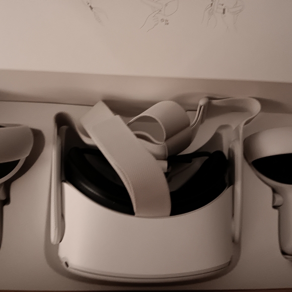 VR, AR & Accessories | Standalone Vr Headset White And Black Minimalist ...